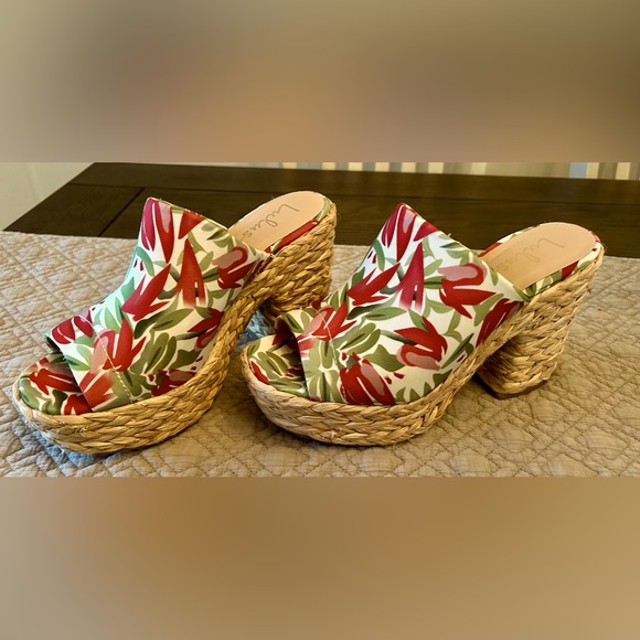 Lulus | Shoes | Lulus Ervyn Paradise Tropical Print Platform Slides ...